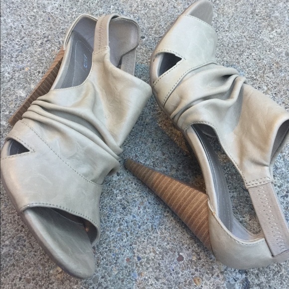 Apt. 9 | Shoes | Womens Apt 9 Tan Open Toe Heels Sandals M | Poshmark